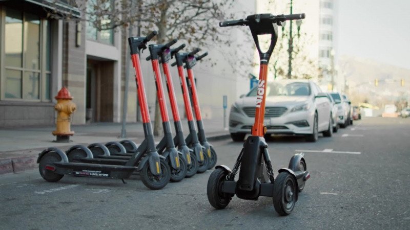 Spin'den uzaktan kontrol edilebilen 3 tekerlekli elektrikli scooter ...
